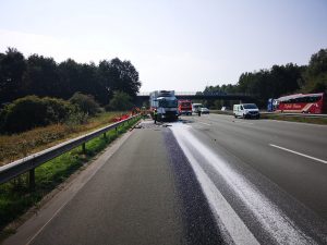 03.09.18 : Erneut schwerer Auffahrunfall auf der A 1 zwischen Maschen und Harburg – Feuerwehr ...